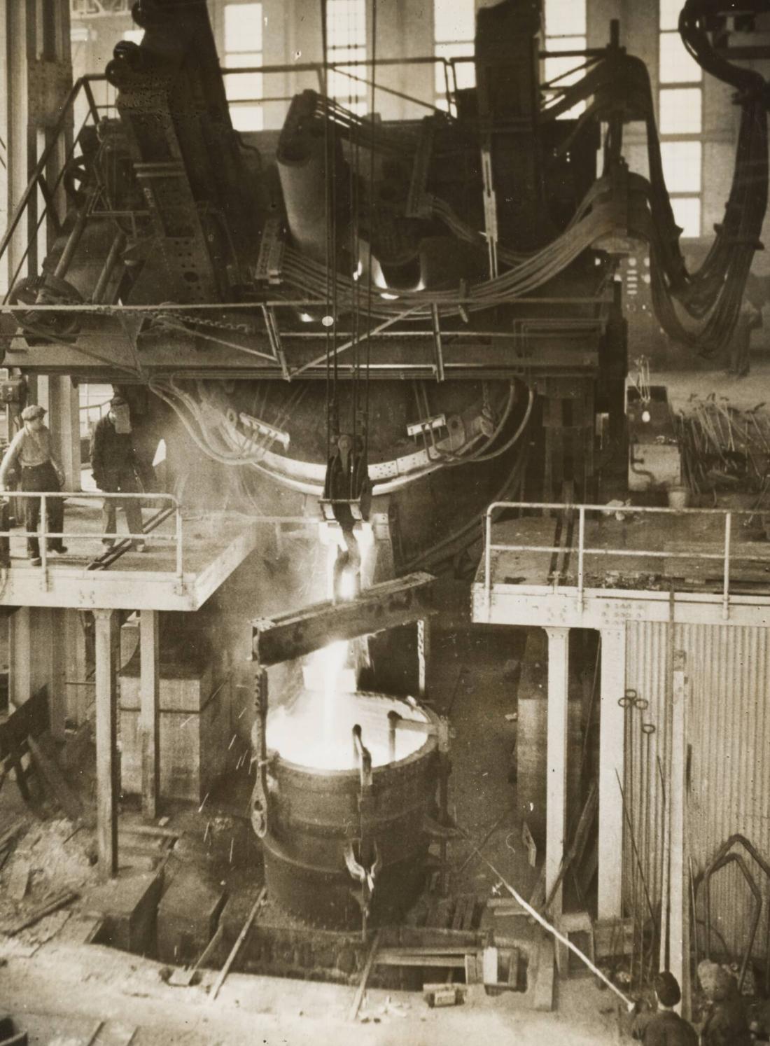 Tappin an Electric Arc Furnace at The Sandvik Steel Works. Elektronisk ...